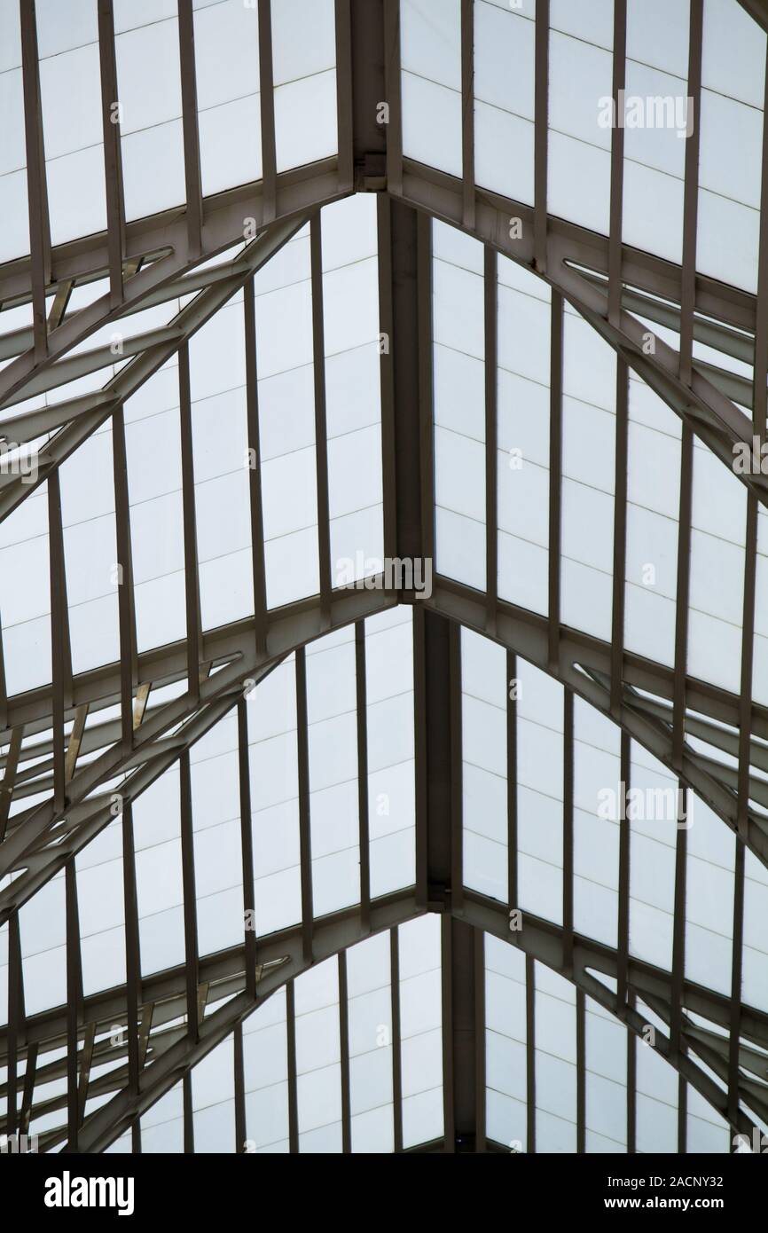 Modern architectural design of a train station Stock Photo - Alamy