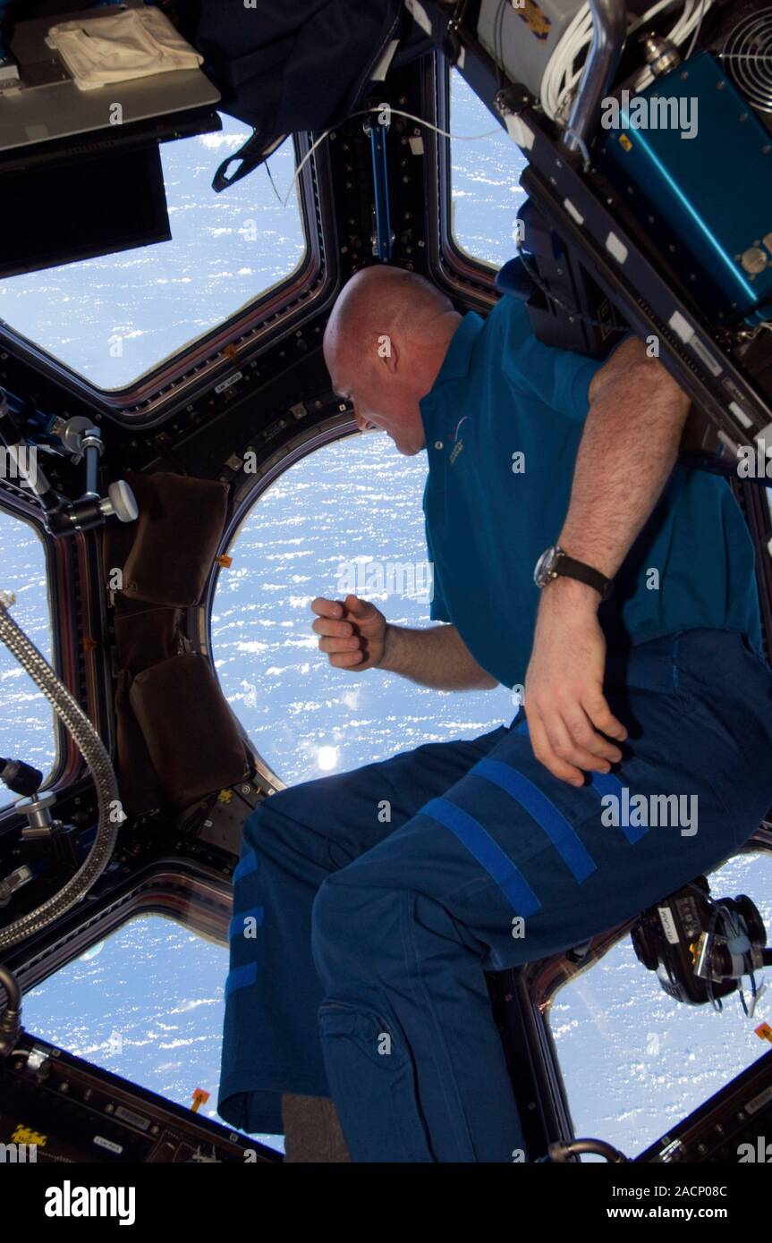 Astronaut Andre Kuipers, ISS. Dutch astronaut Andre Kuipers enjoying ...