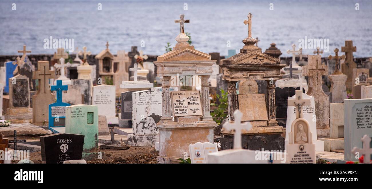 Quiet graveyard hi-res stock photography and images - Alamy