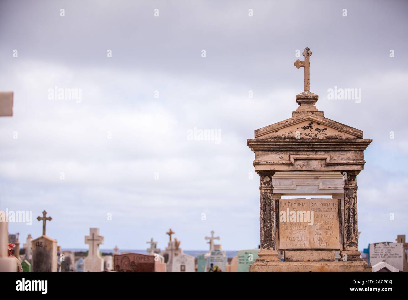 Old tomb hi-res stock photography and images - Alamy