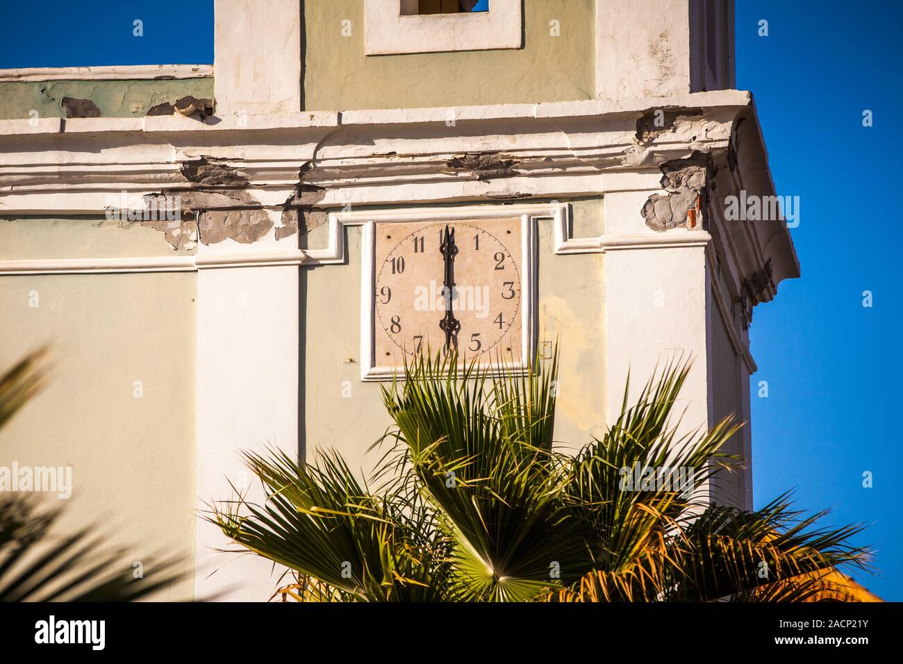 Turret with clock hi-res stock photography and images - Alamy