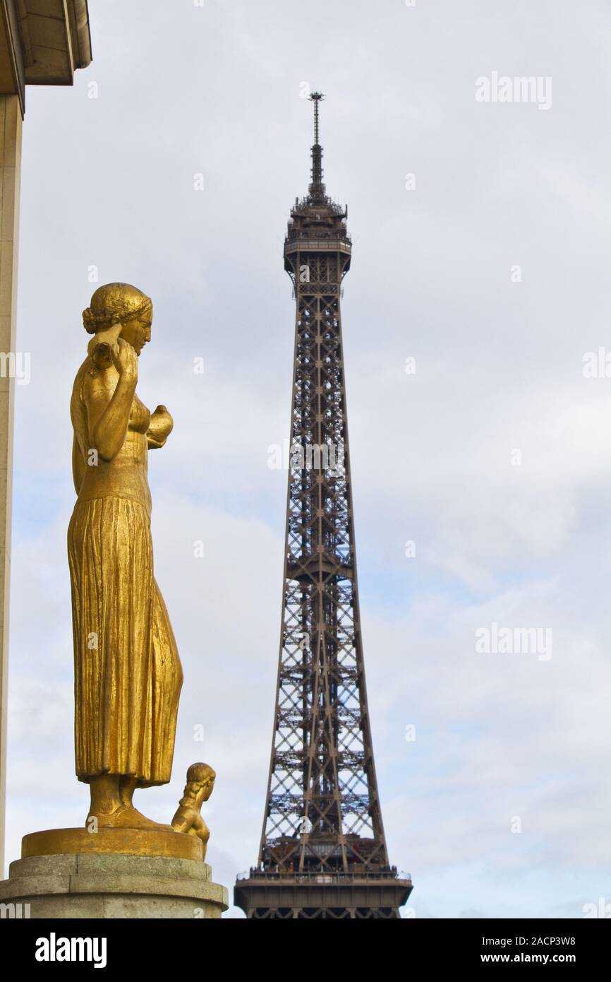 Chaillot palace gold statue Stock Photo - Alamy