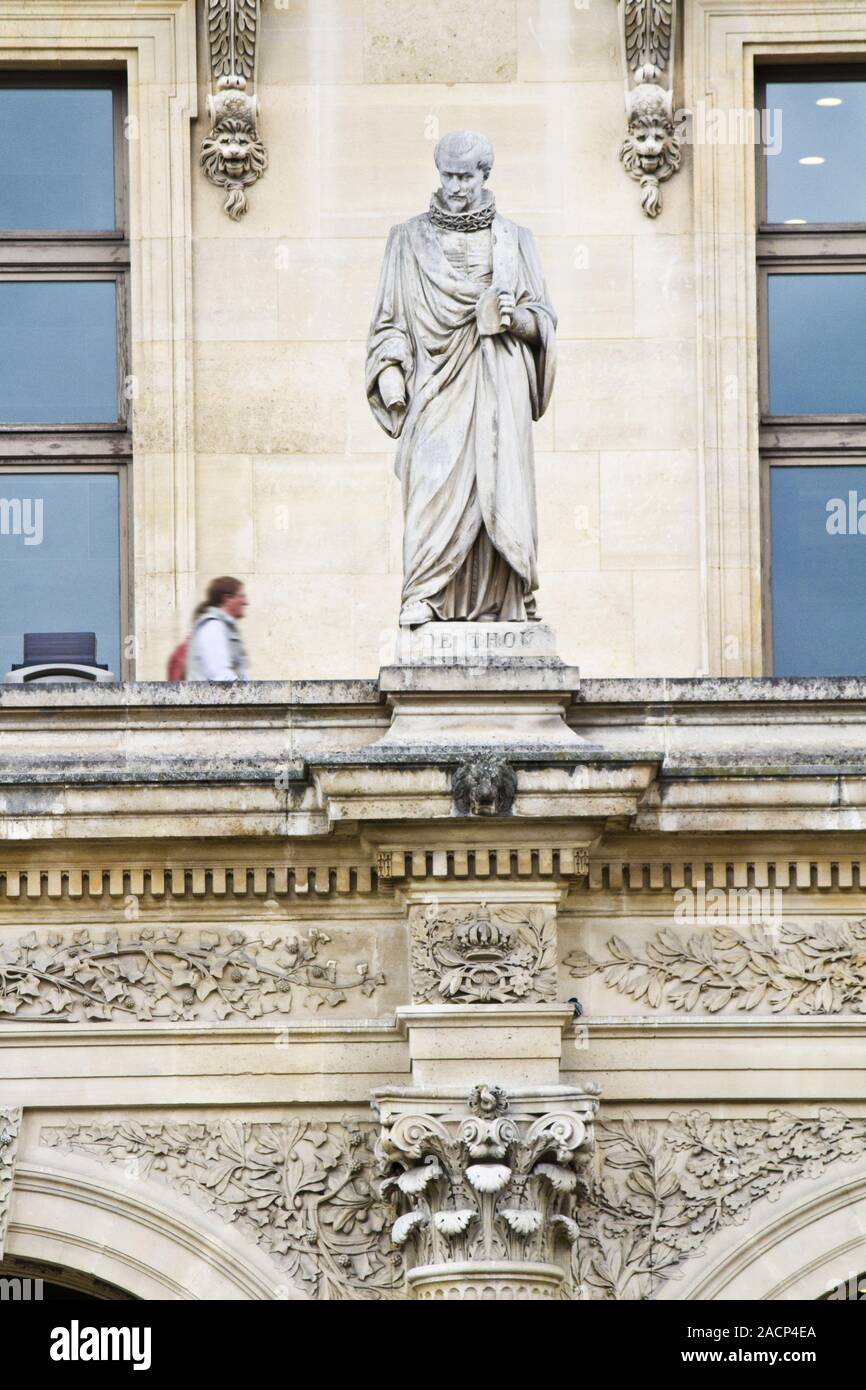 beautiful statues located on the Museum of the Louvre in Paris, France ...
