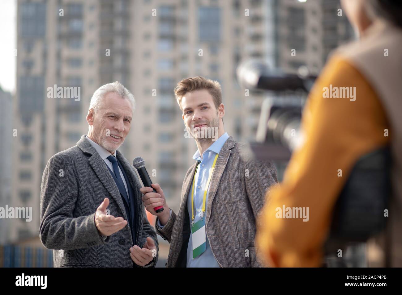 Reporters hi-res stock photography and images - Alamy