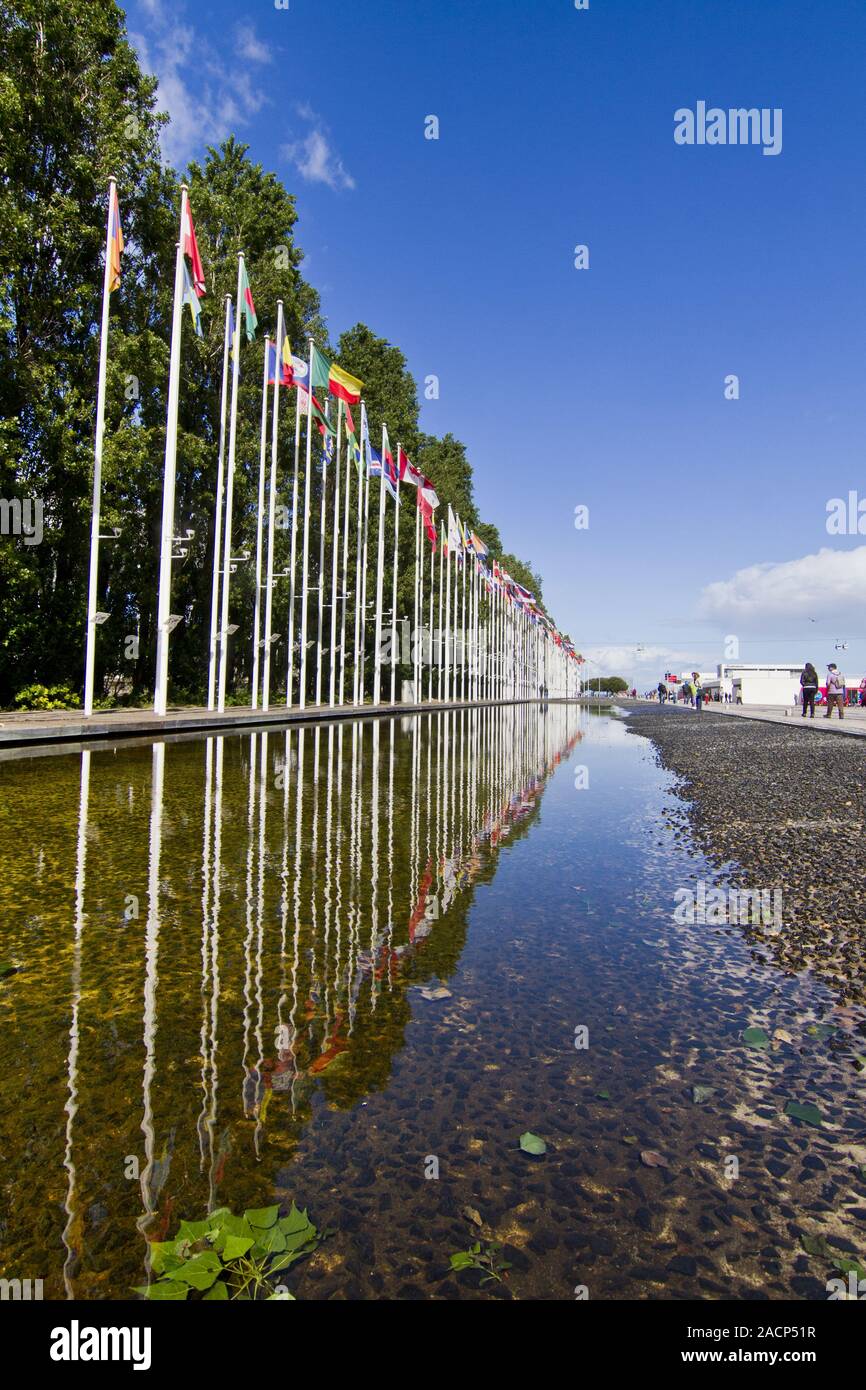 Long line of flags hi-res stock photography and images - Alamy