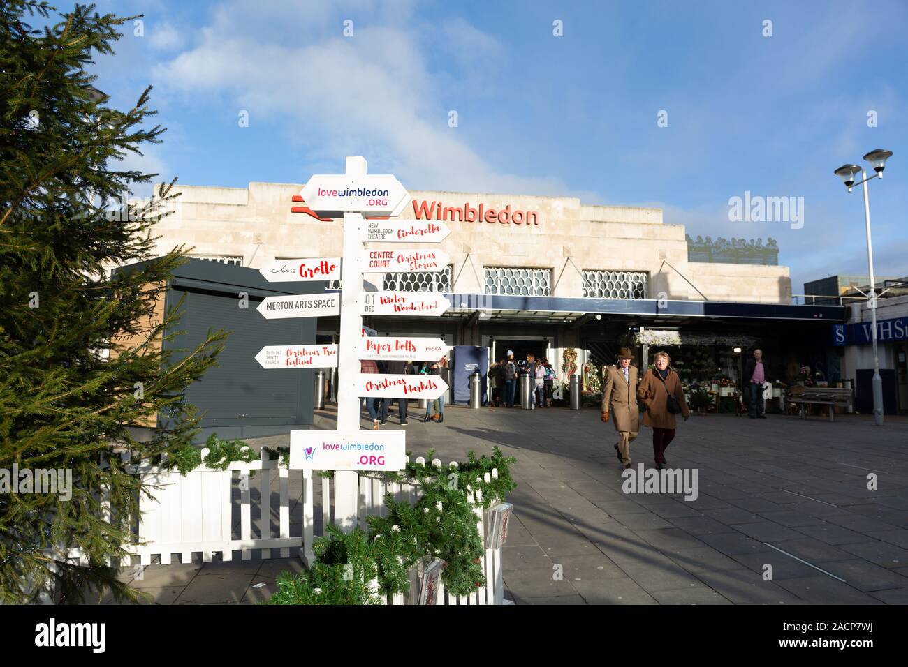 Wimbledon train station Stock Photo - Alamy