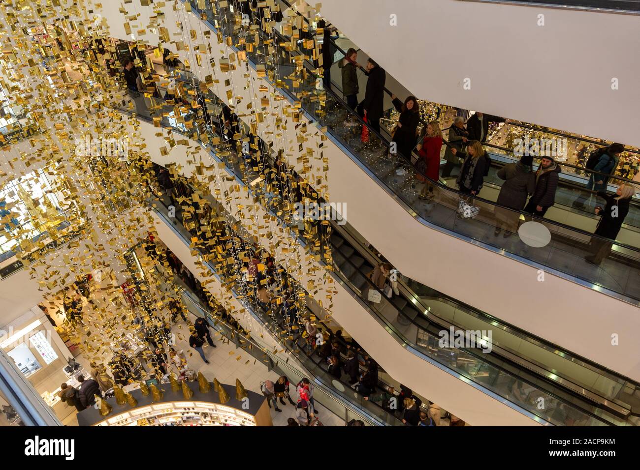 John lewis interior oxford street hi-res stock photography and images ...