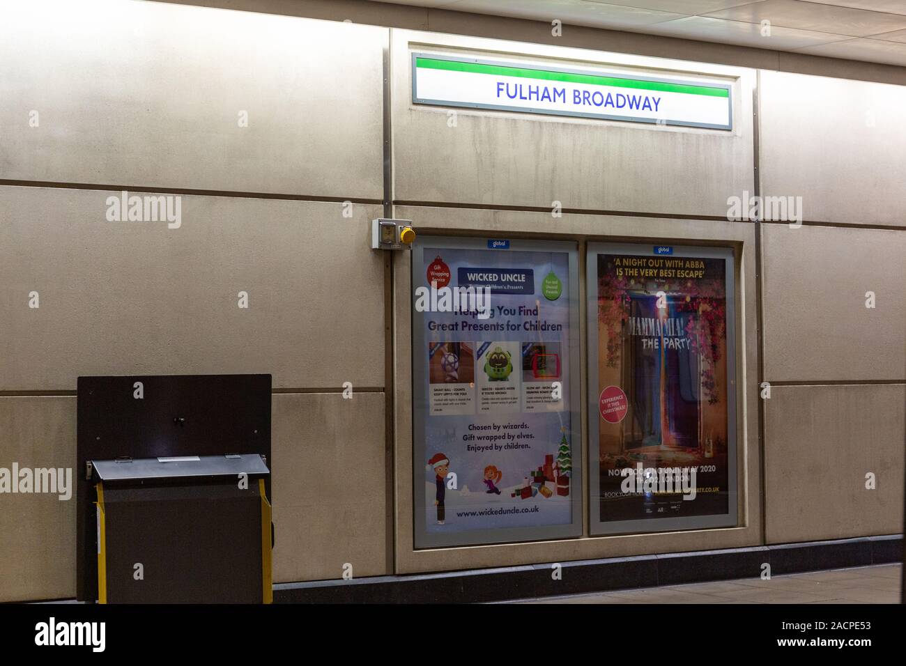 Platform at TFL Fulham Broadway Station , London Stock Photo - Alamy