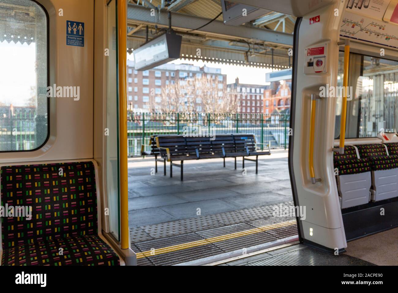 TFL carriage with open doors Stock Photo - Alamy