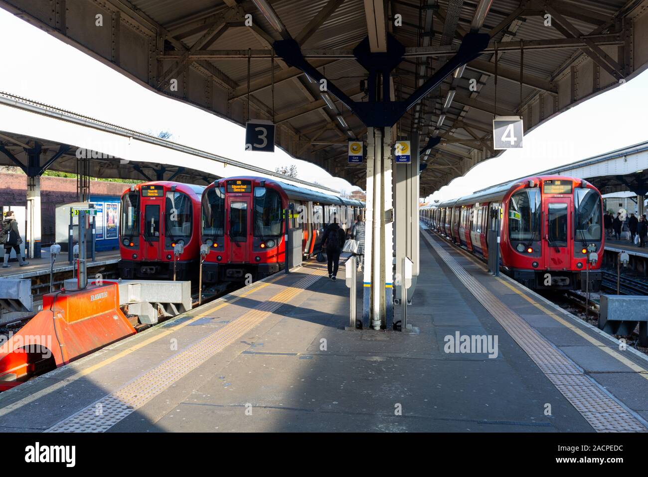 Wimbledon train station Stock Photo - Alamy