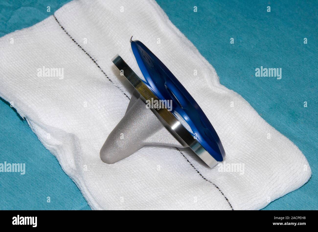 Knee replacement prosthesis. During the operation prostheses will be ...