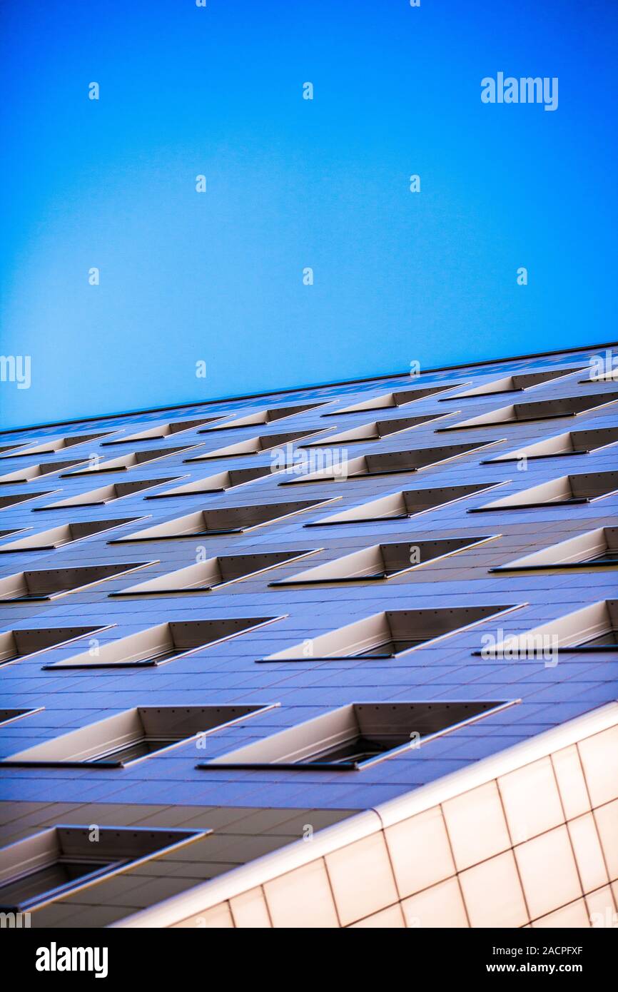 Straight facade hi-res stock photography and images - Alamy