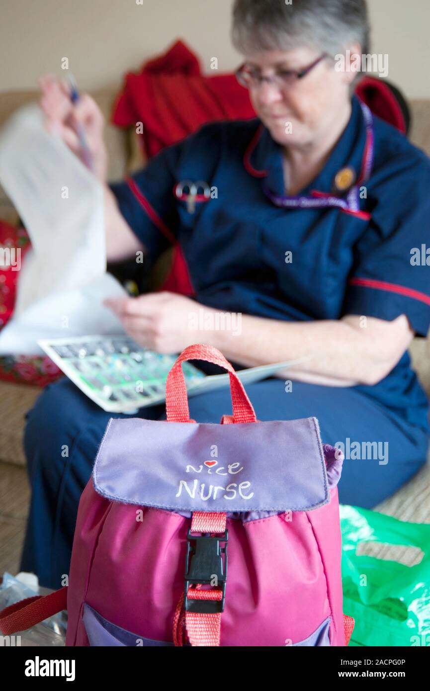 Community nurse. Advanced community nurse practitioner in a patient's ...