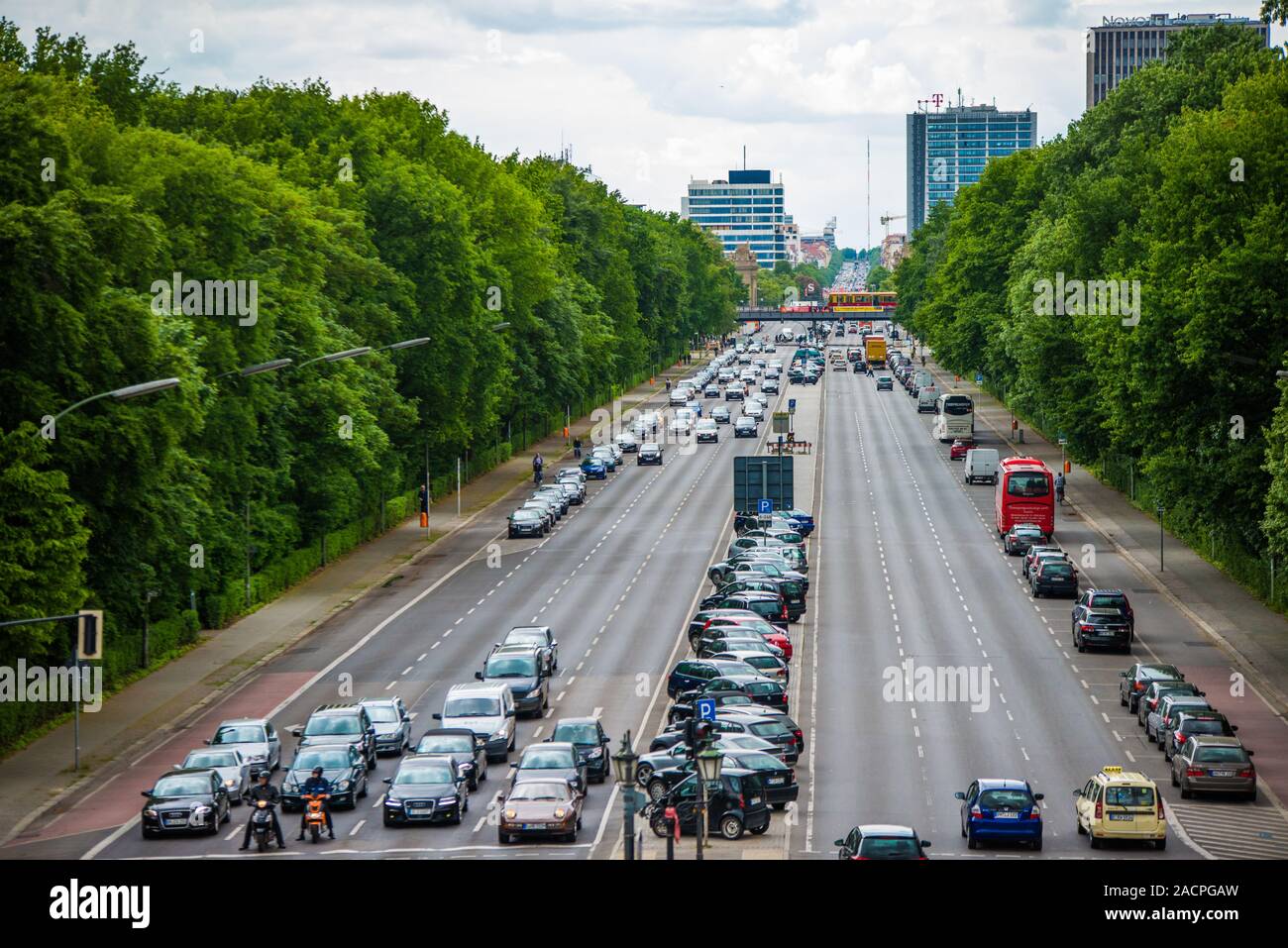 Car lane hi-res stock photography and images - Alamy