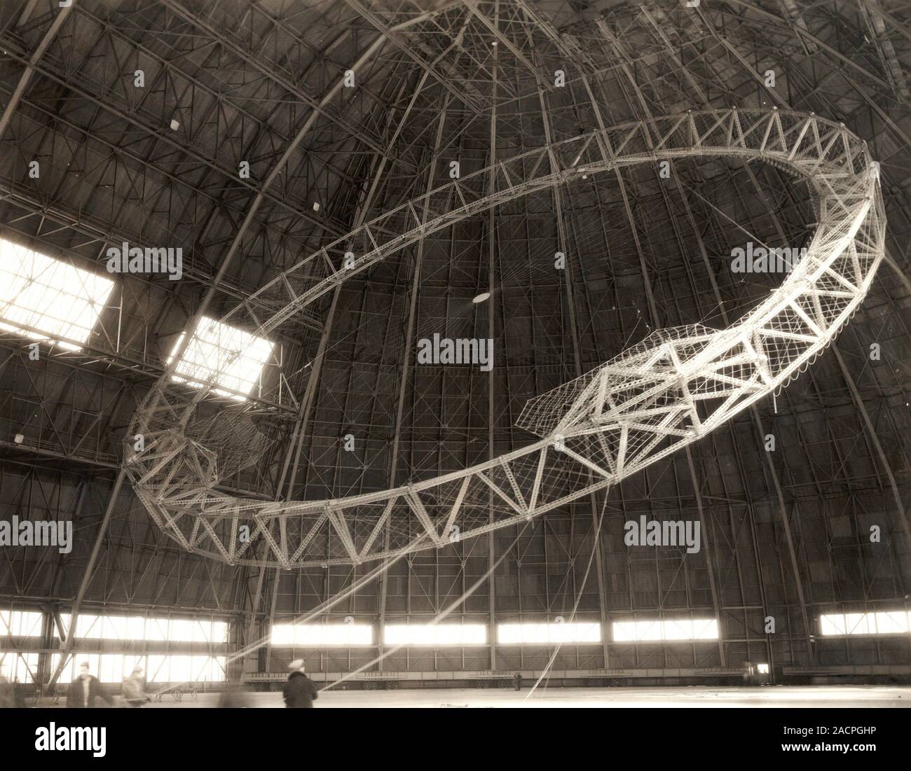 Airship construction. First main frame of USS Akron (ZRS-4) being ...