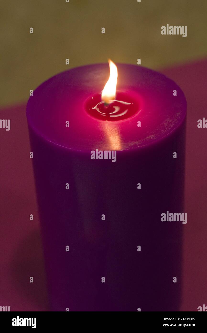 Candle lit hi-res stock photography and images - Alamy
