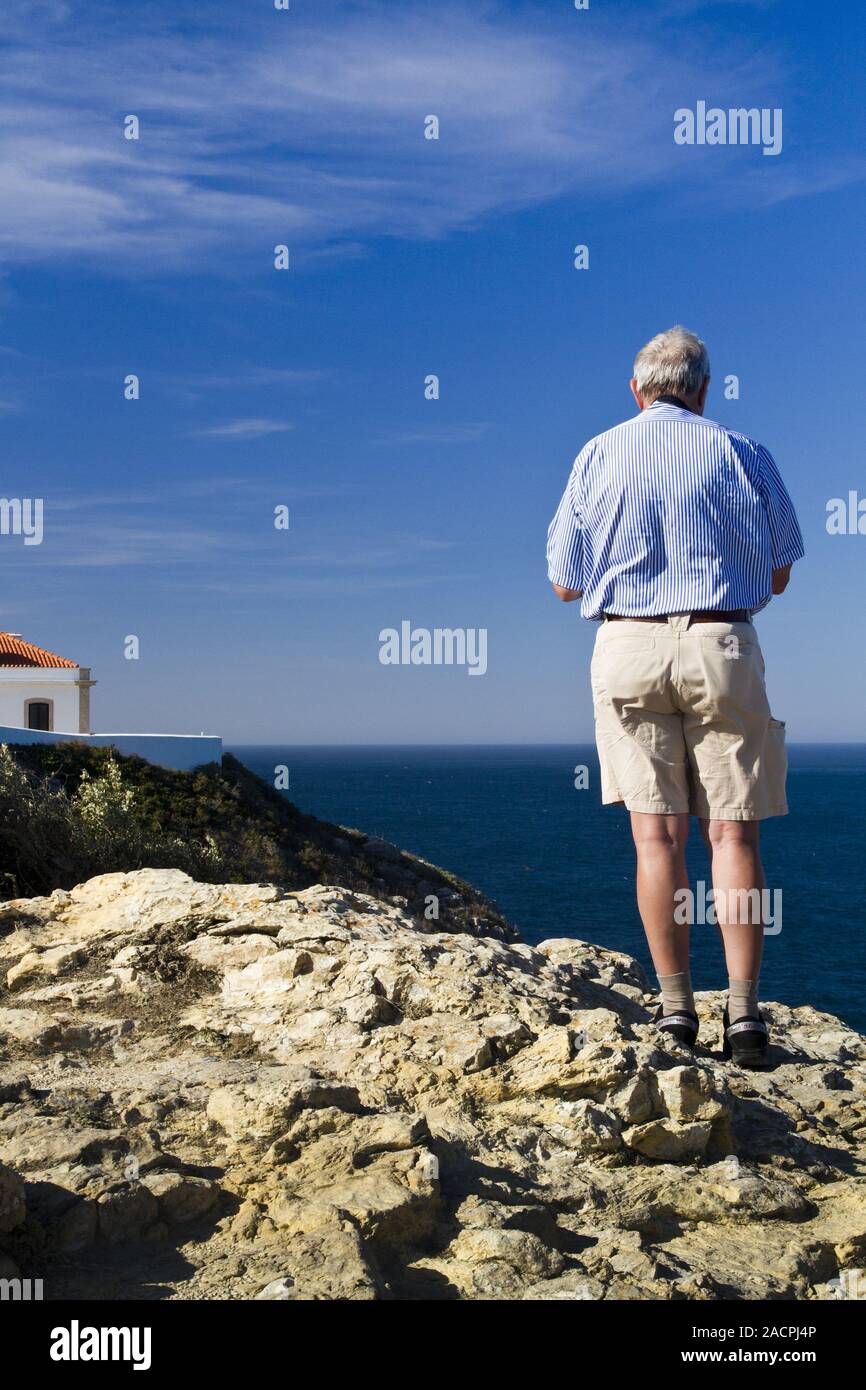 Person watching the horizon hi-res stock photography and images - Alamy
