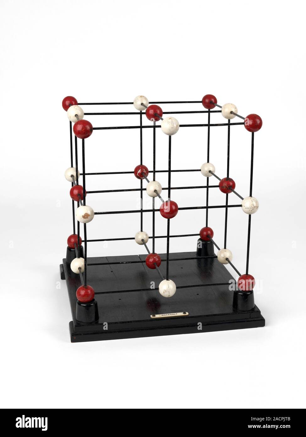 Salt. A model of the atomic structure of crystalline common salt ...