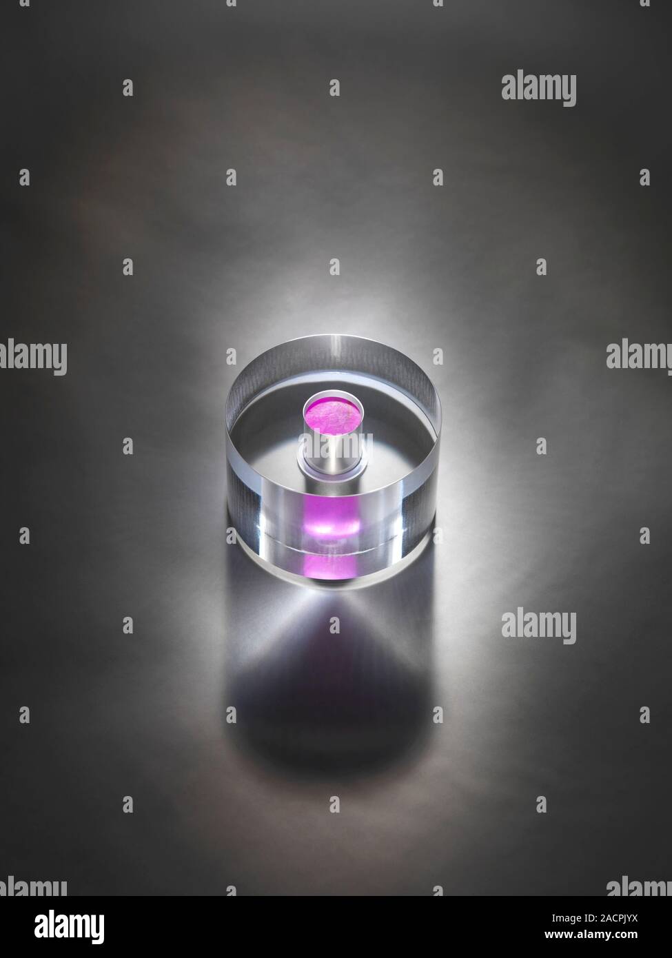 Room-temperature solid-state maser. Core of the first ever room ...