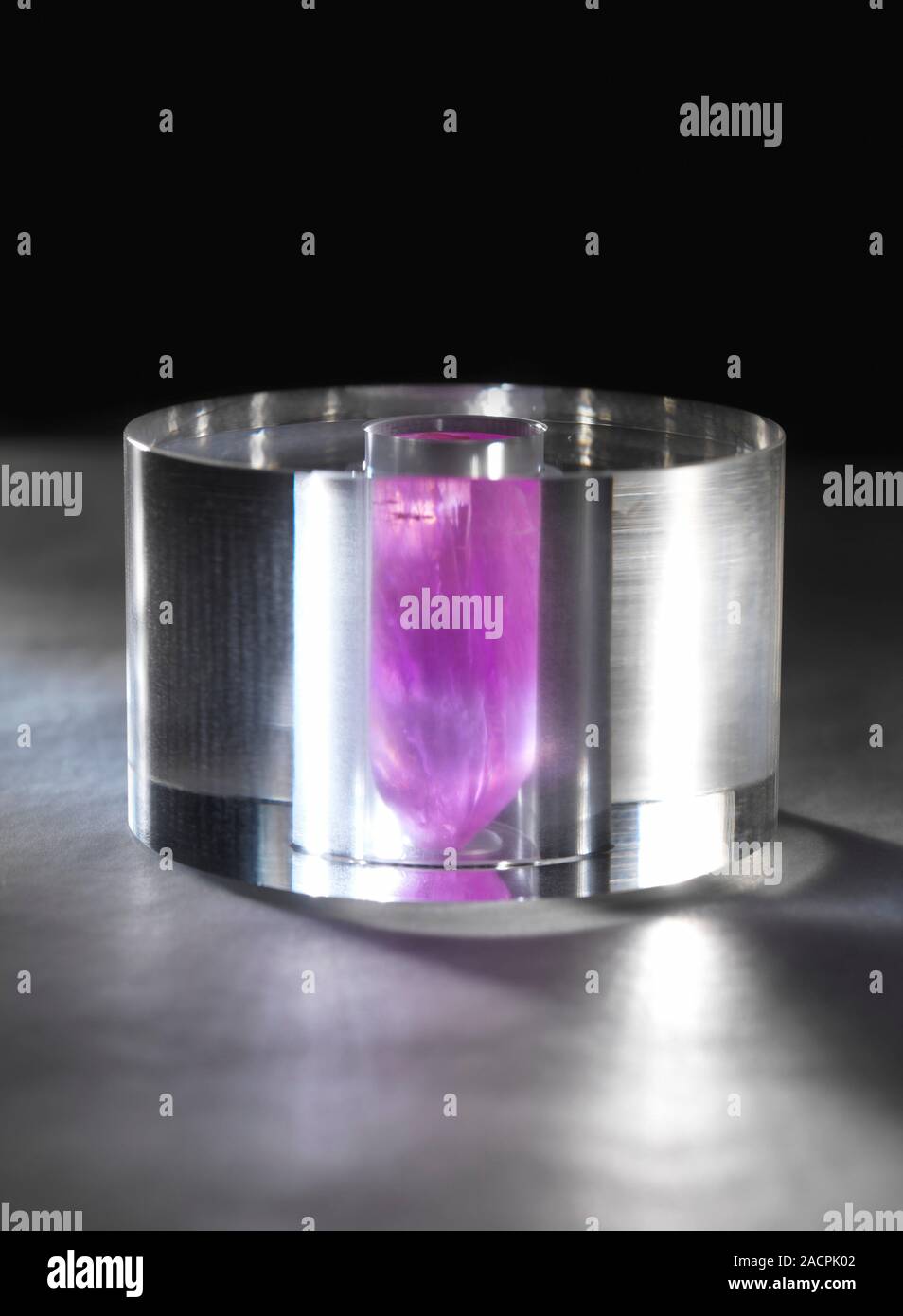 Room-temperature solid-state maser. Core of the first ever room ...