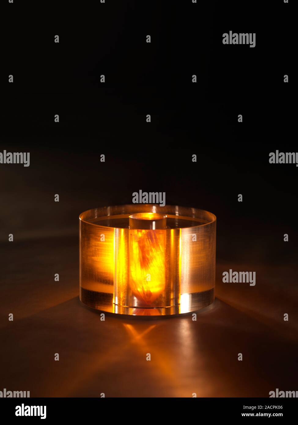 Room-temperature solid-state maser. Core of the first ever room ...