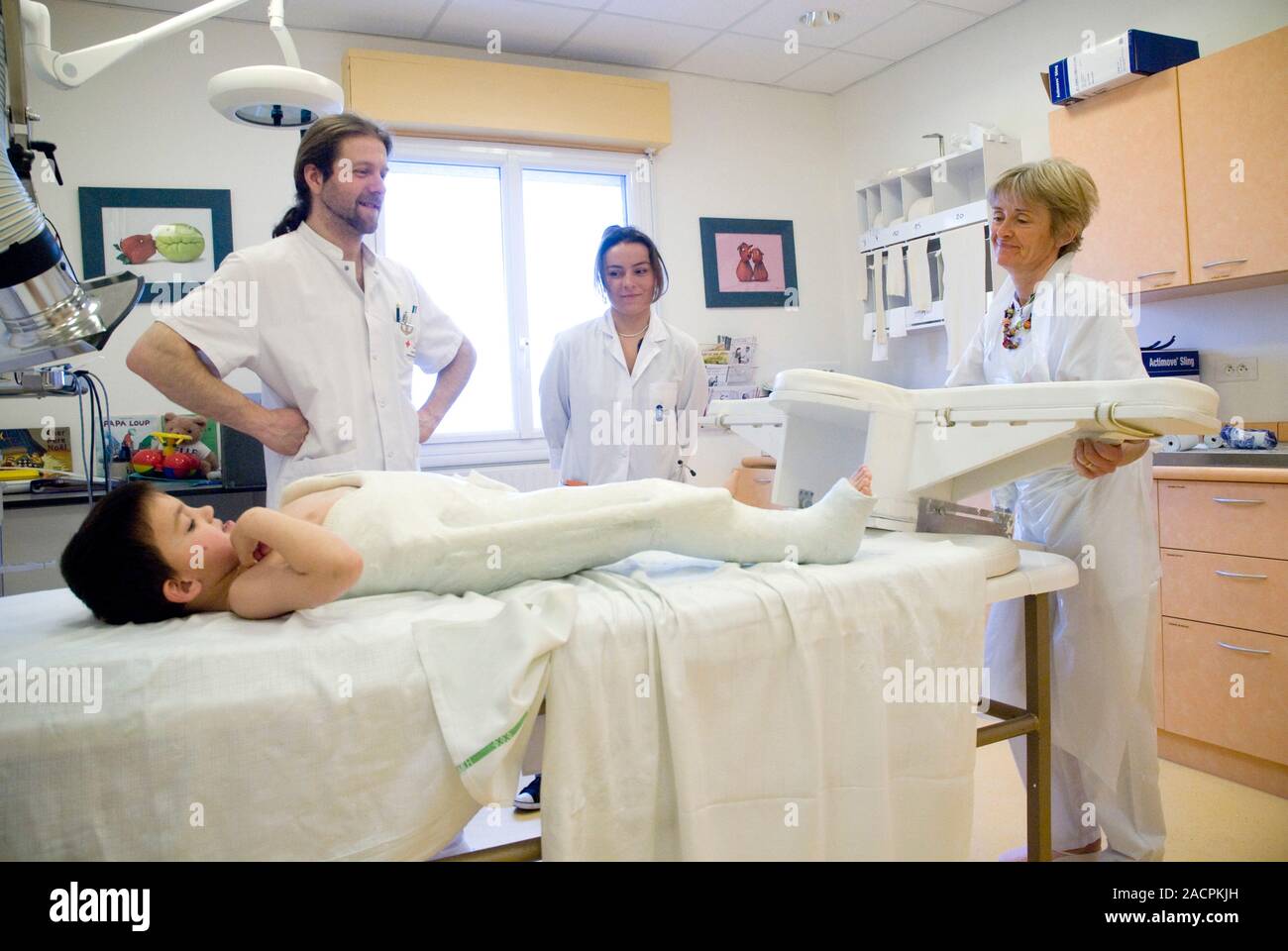 Hip dysplasia. Medical staff on the paediatric ward of a hospital ...