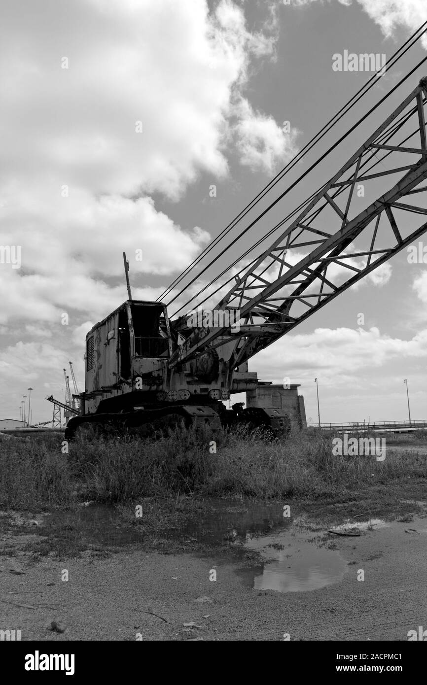 Abandoned excavator hi-res stock photography and images - Alamy