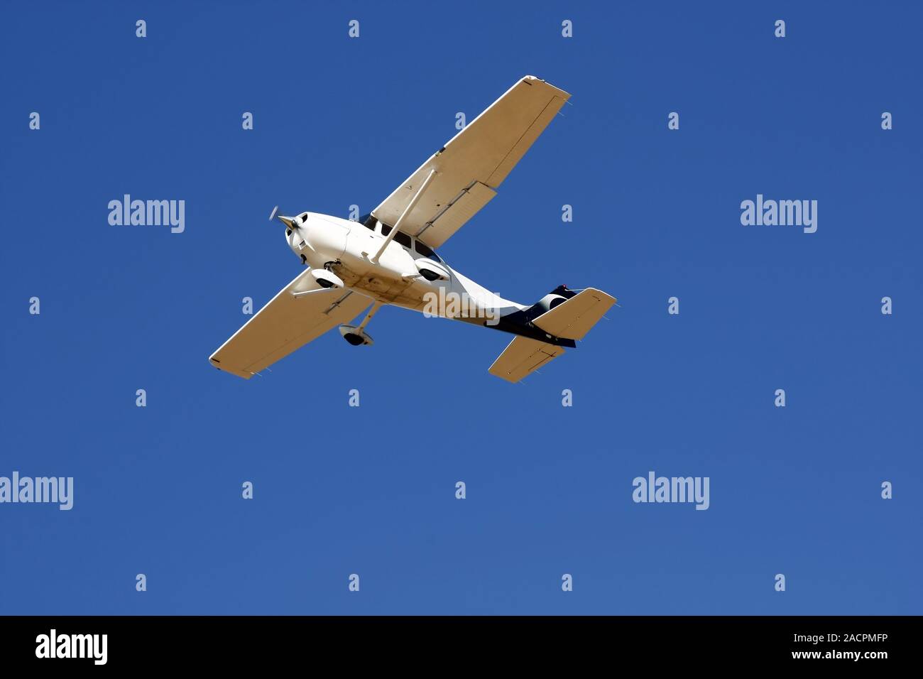 Small white plane hi-res stock photography and images - Alamy