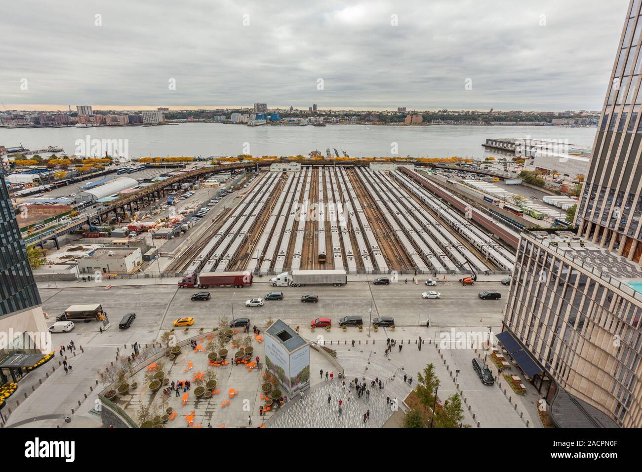 Hudson yards subway trains hi-res stock photography and images - Alamy