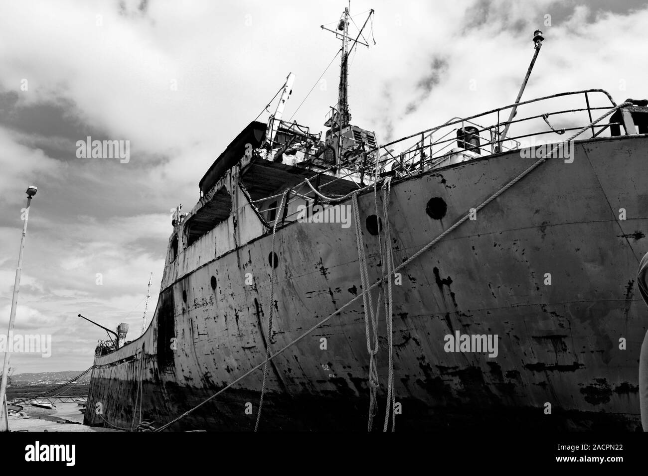 Ship abandoned hi-res stock photography and images - Alamy