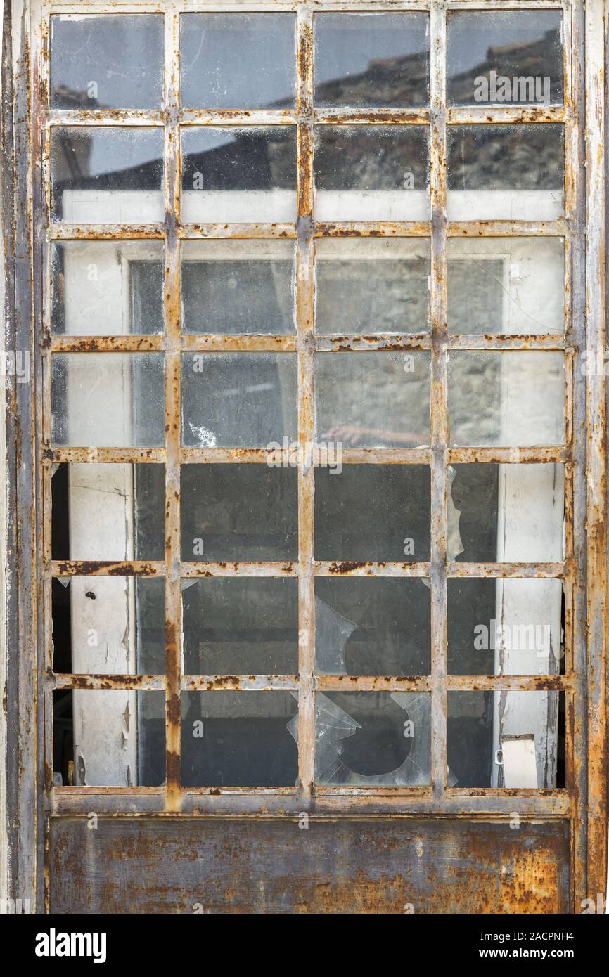 Broken window panes hi-res stock photography and images - Alamy