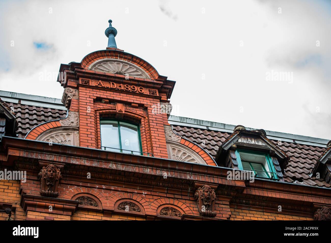Brick window pediment hi-res stock photography and images - Alamy