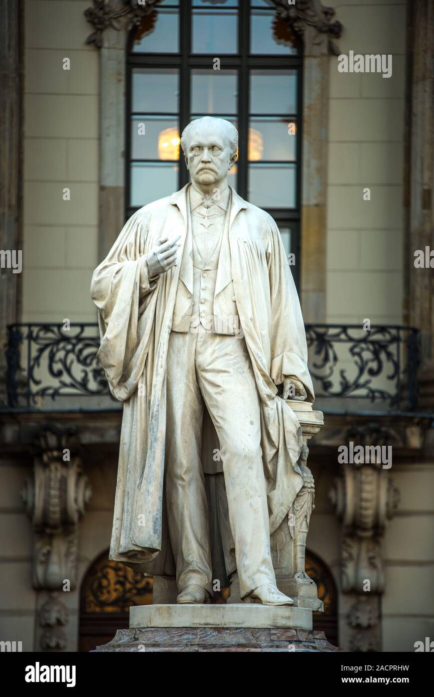 Helmholtz statue hi-res stock photography and images - Alamy