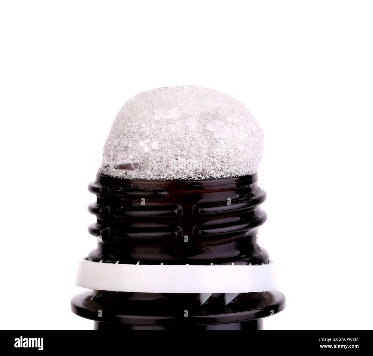 How to open beer hi-res stock photography and images - Alamy