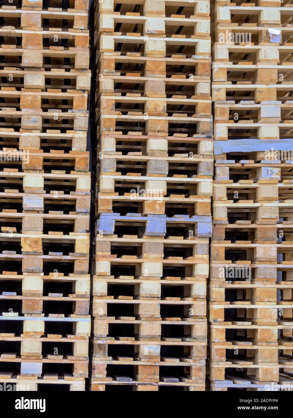 Stacked pallets hi-res stock photography and images - Alamy