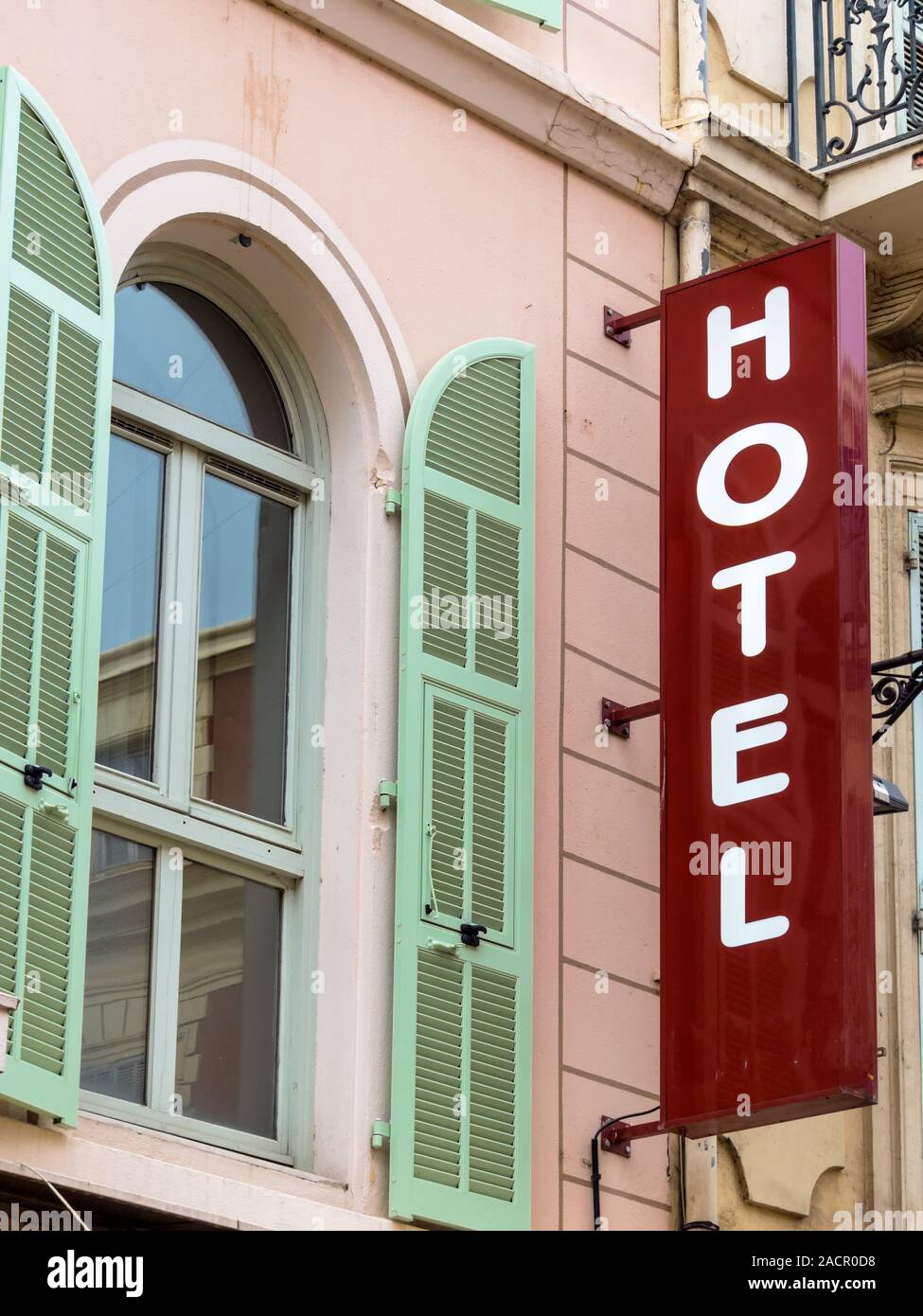 Hotel sign facade hi-res stock photography and images - Alamy