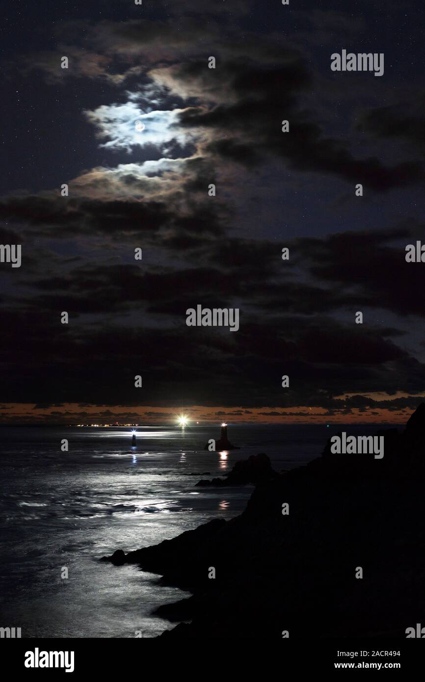 Pan-STARRS comet. View across the moonlit Atlantic Ocean towards the ...