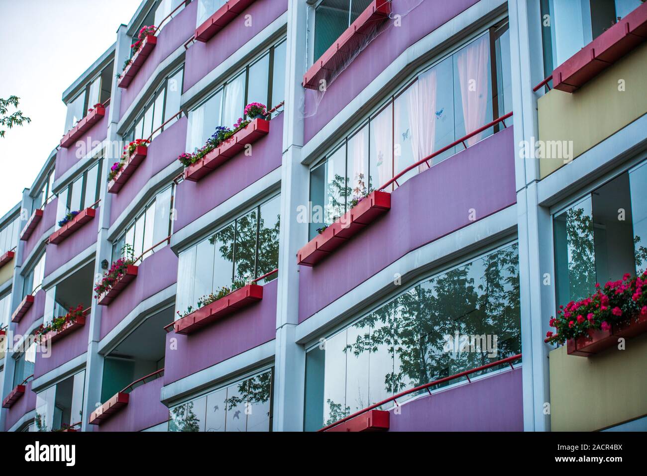 Pink apartment building hi-res stock photography and images - Alamy