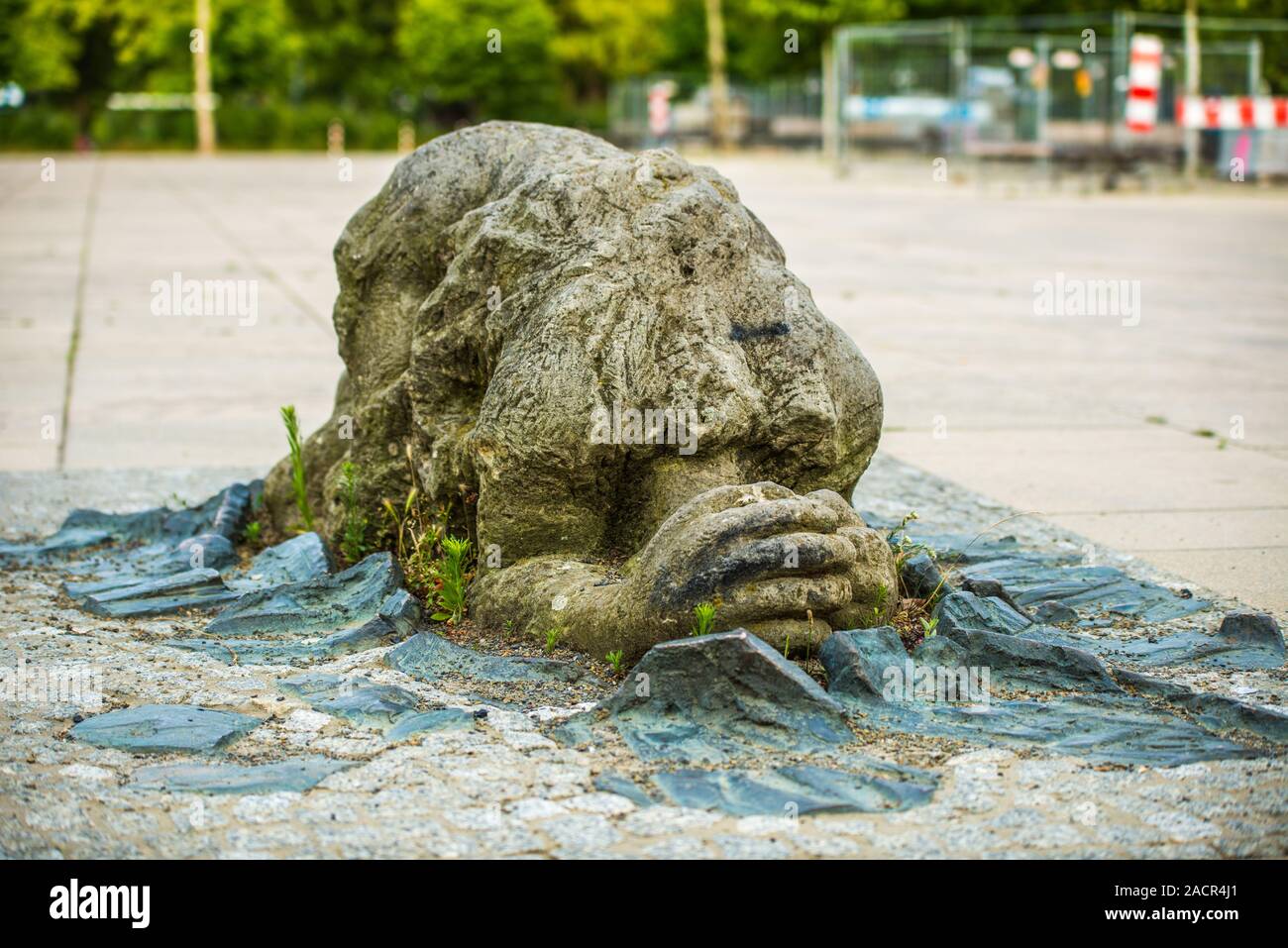 Person sculpture hi-res stock photography and images - Alamy