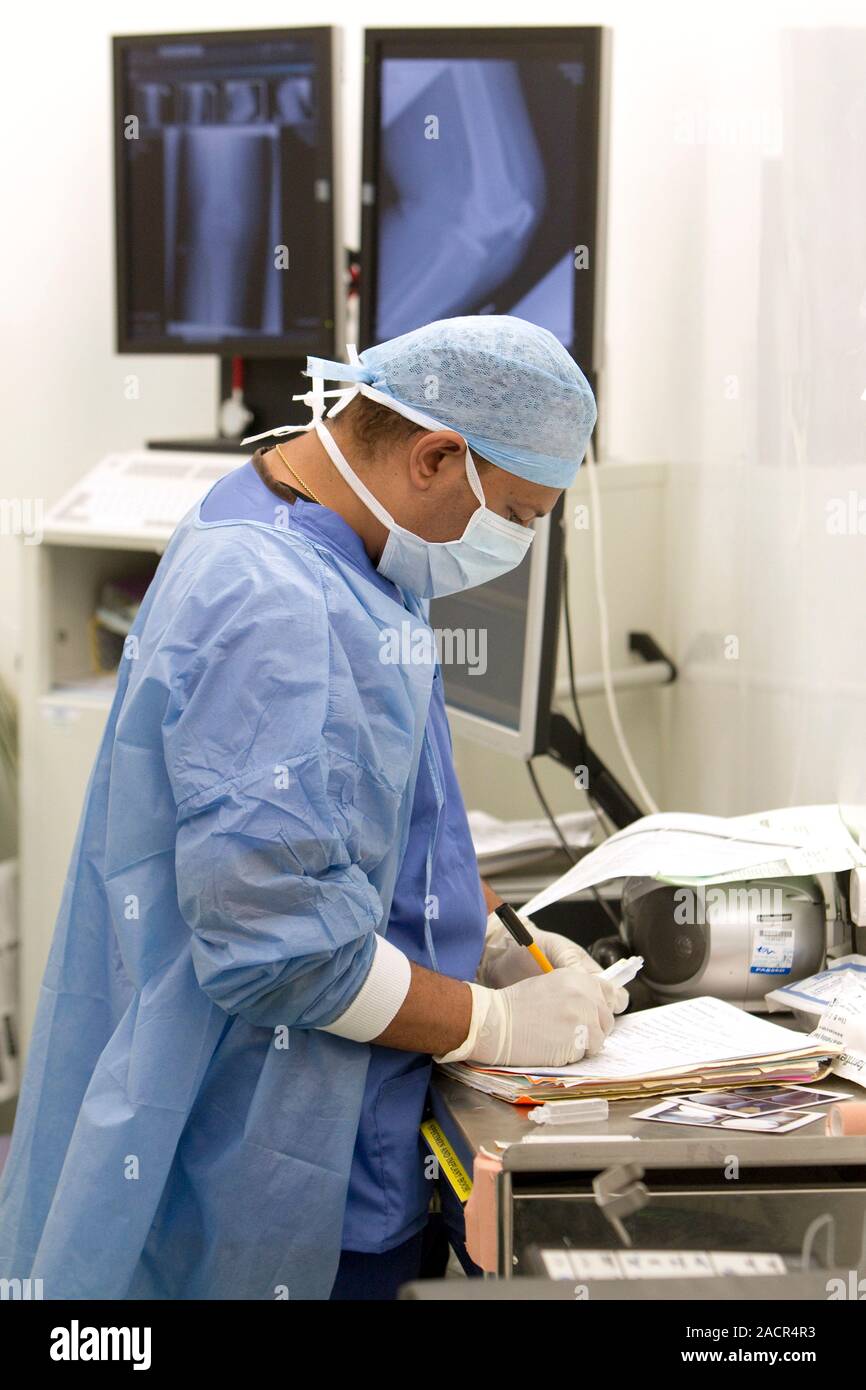 Surgeon writing notes Stock Photo - Alamy