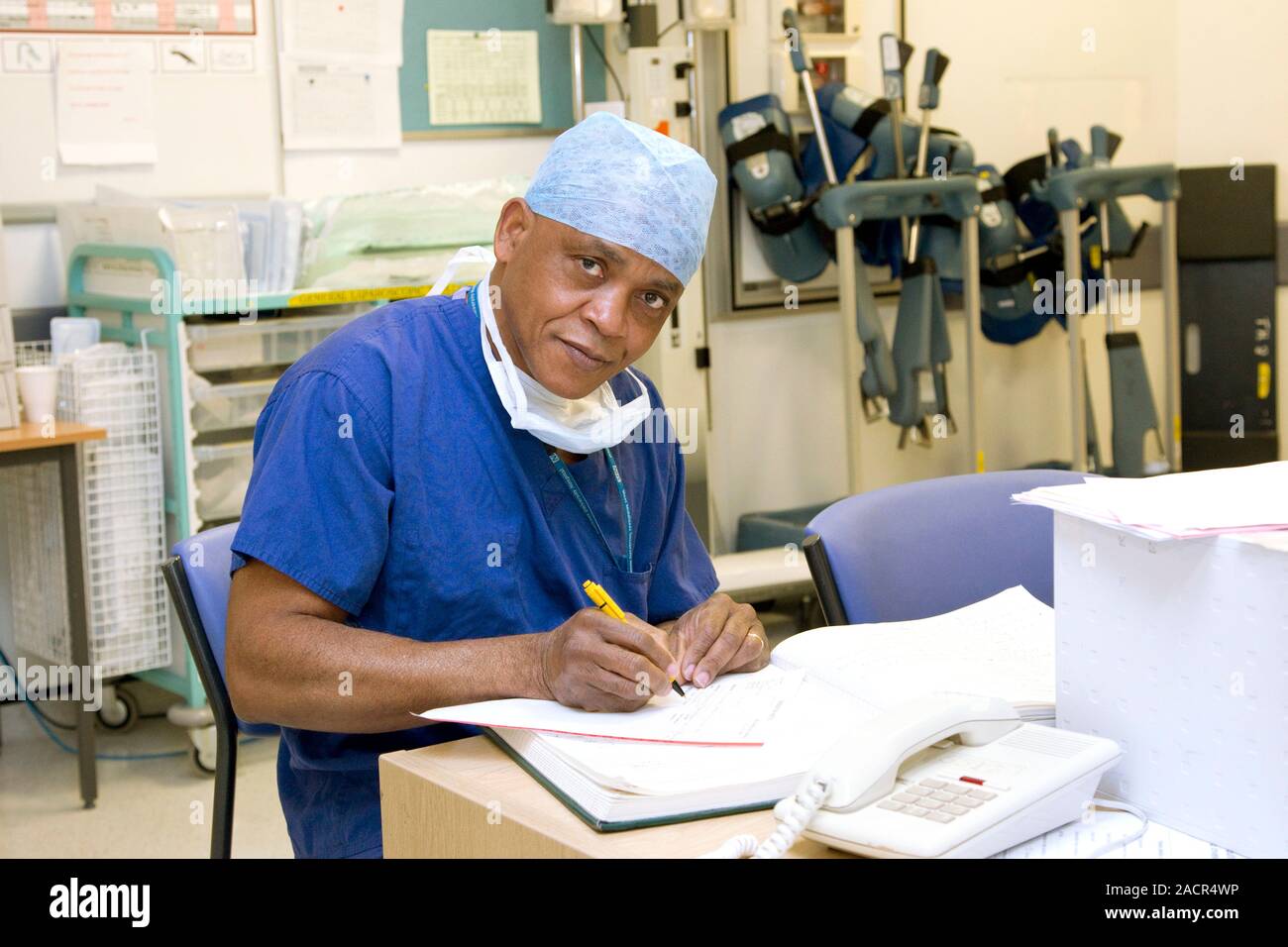 Surgeon writing notes Stock Photo - Alamy
