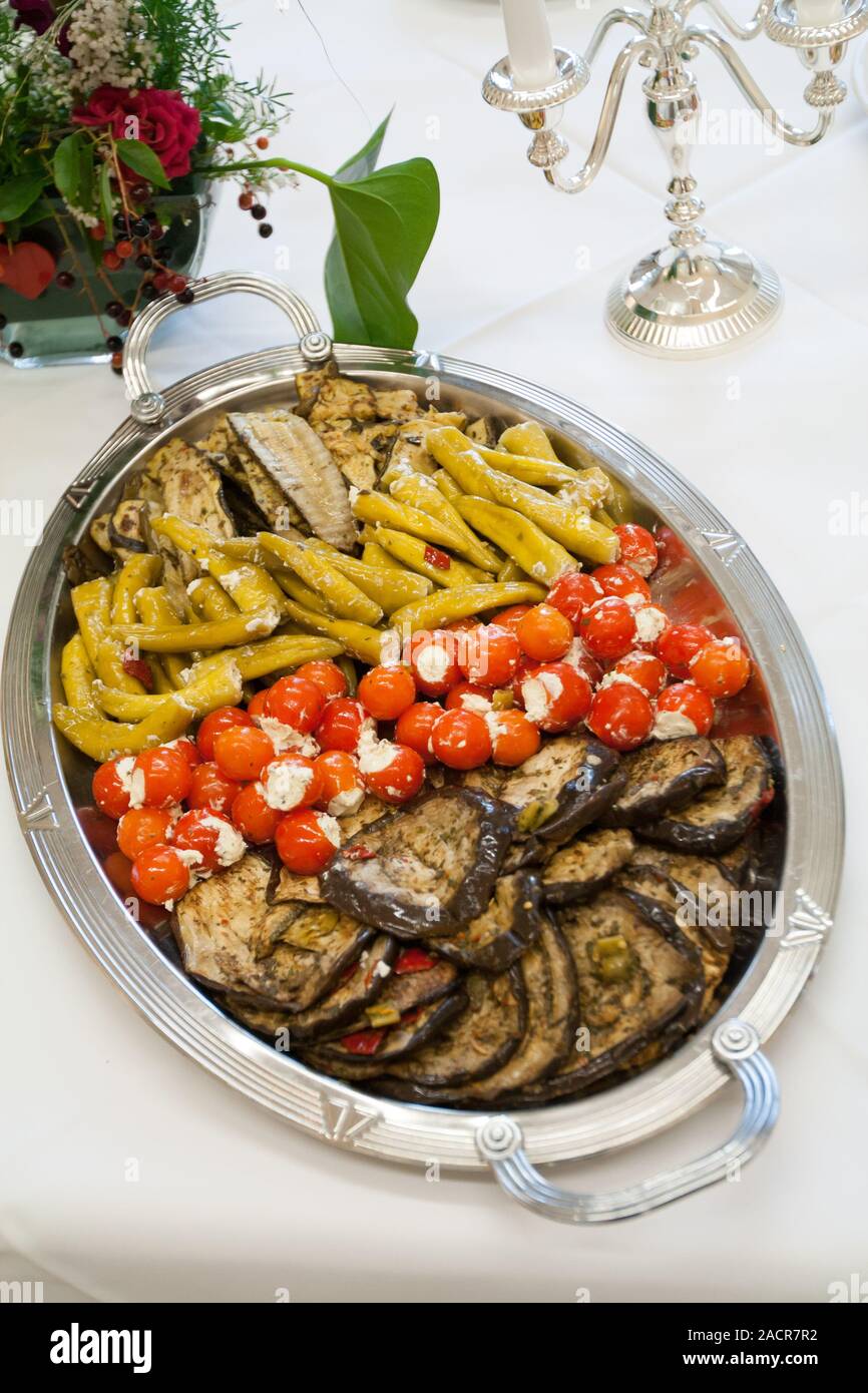 Buffet for birds hi-res stock photography and images - Alamy
