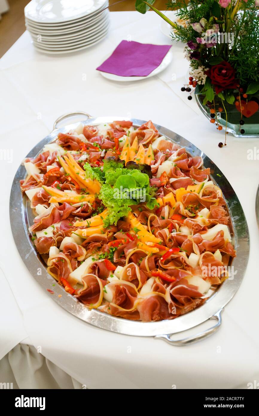 Buffet for birds hi-res stock photography and images - Alamy