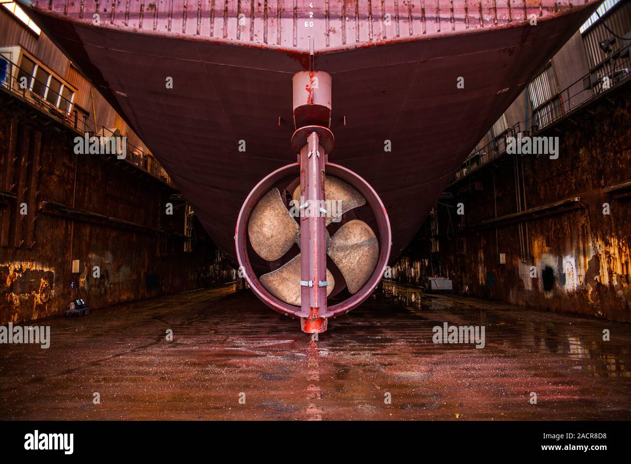 gigantic ships propeller Stock Photo - Alamy