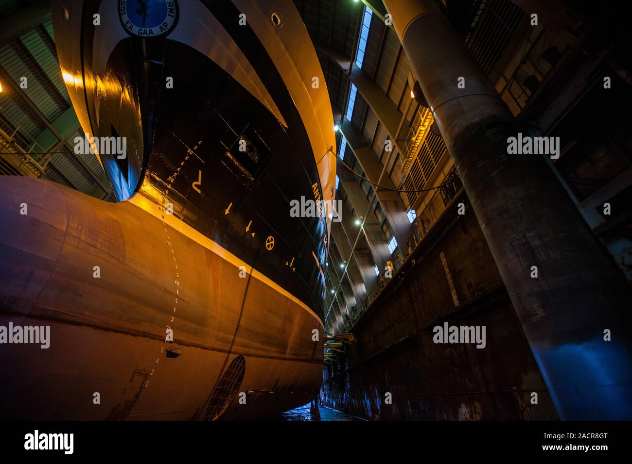 Shipping dockyard hi-res stock photography and images - Alamy