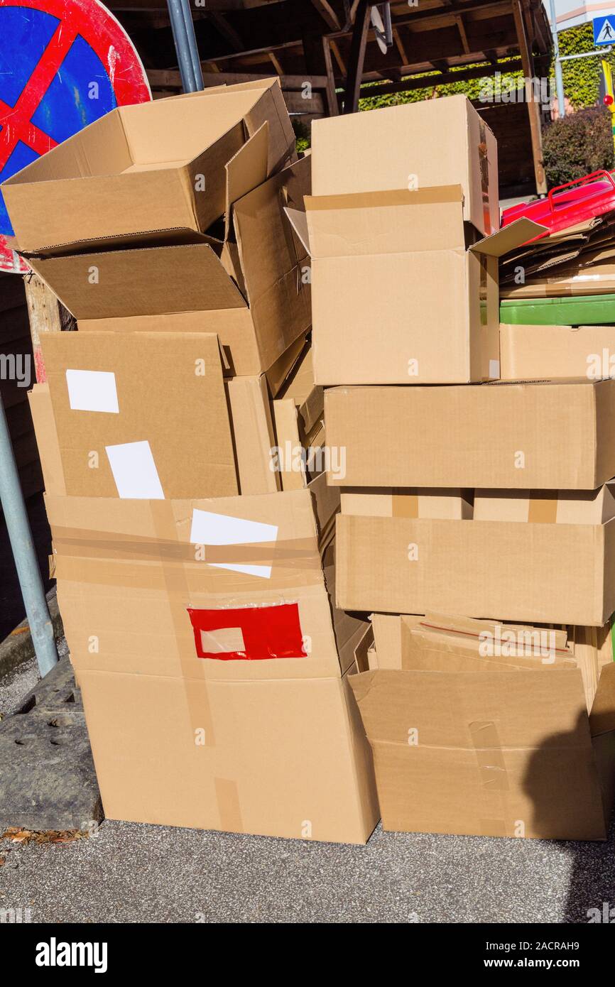 Waste paper from cardboard boxes Stock Photo - Alamy