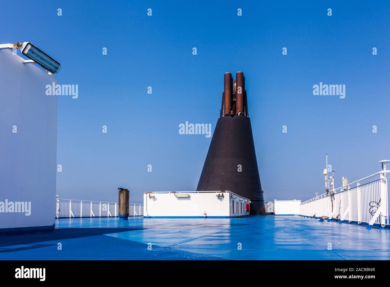 Funnel deck hi-res stock photography and images - Alamy