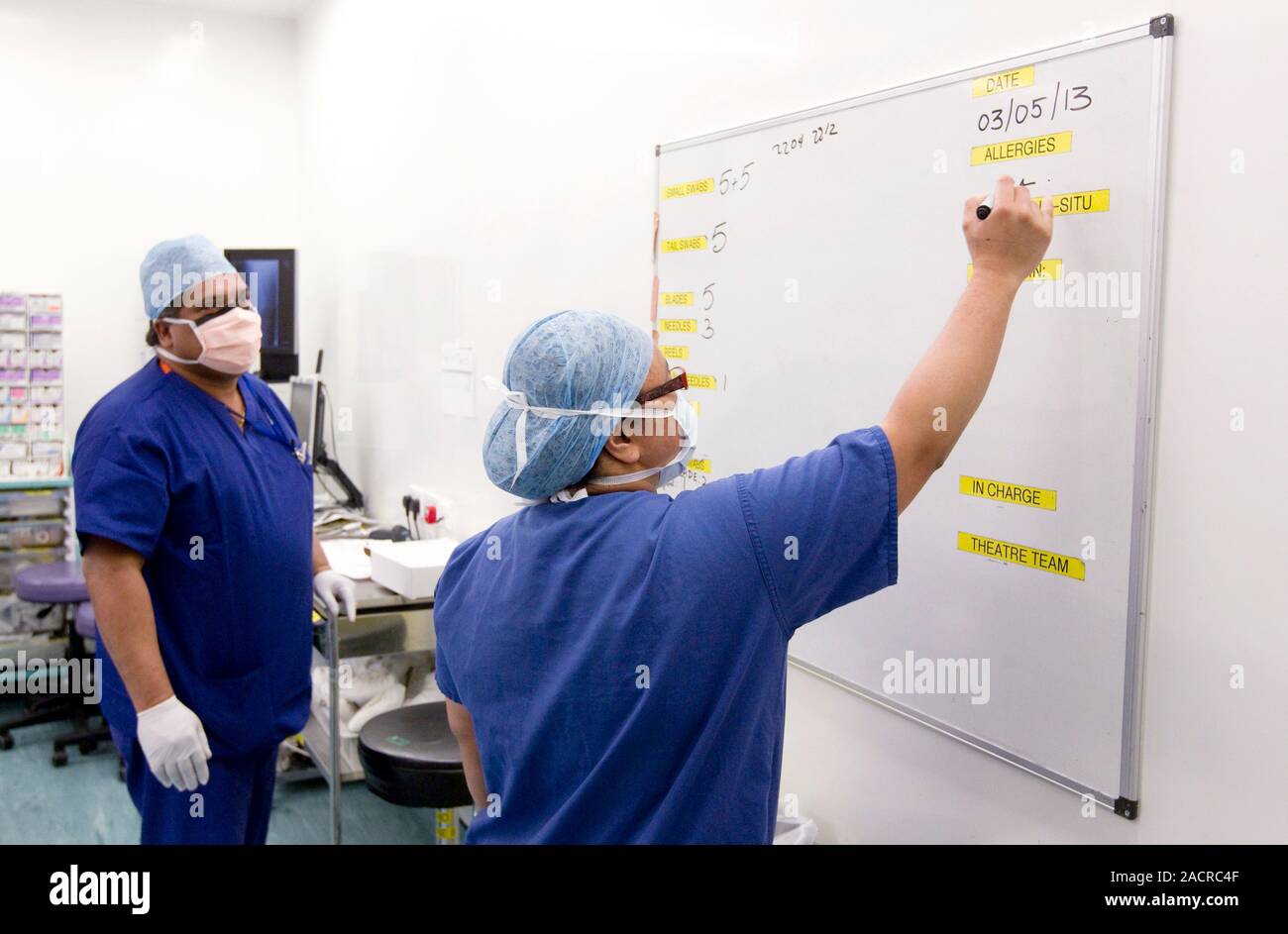 Surgeon writing notes on a whiteboard during surgery Stock Photo - Alamy