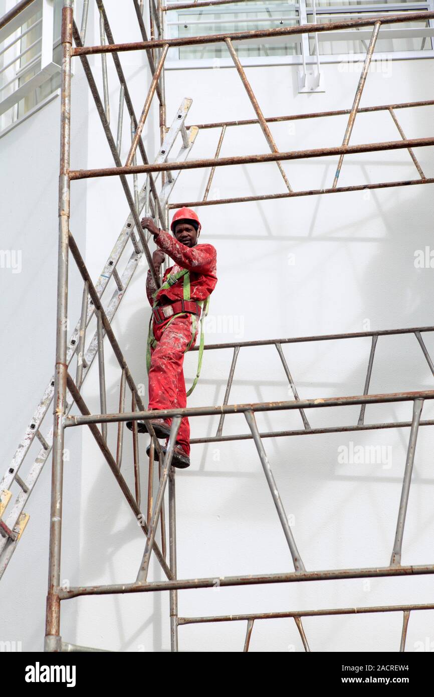 Worker on scaffolding Stock Photo - Alamy