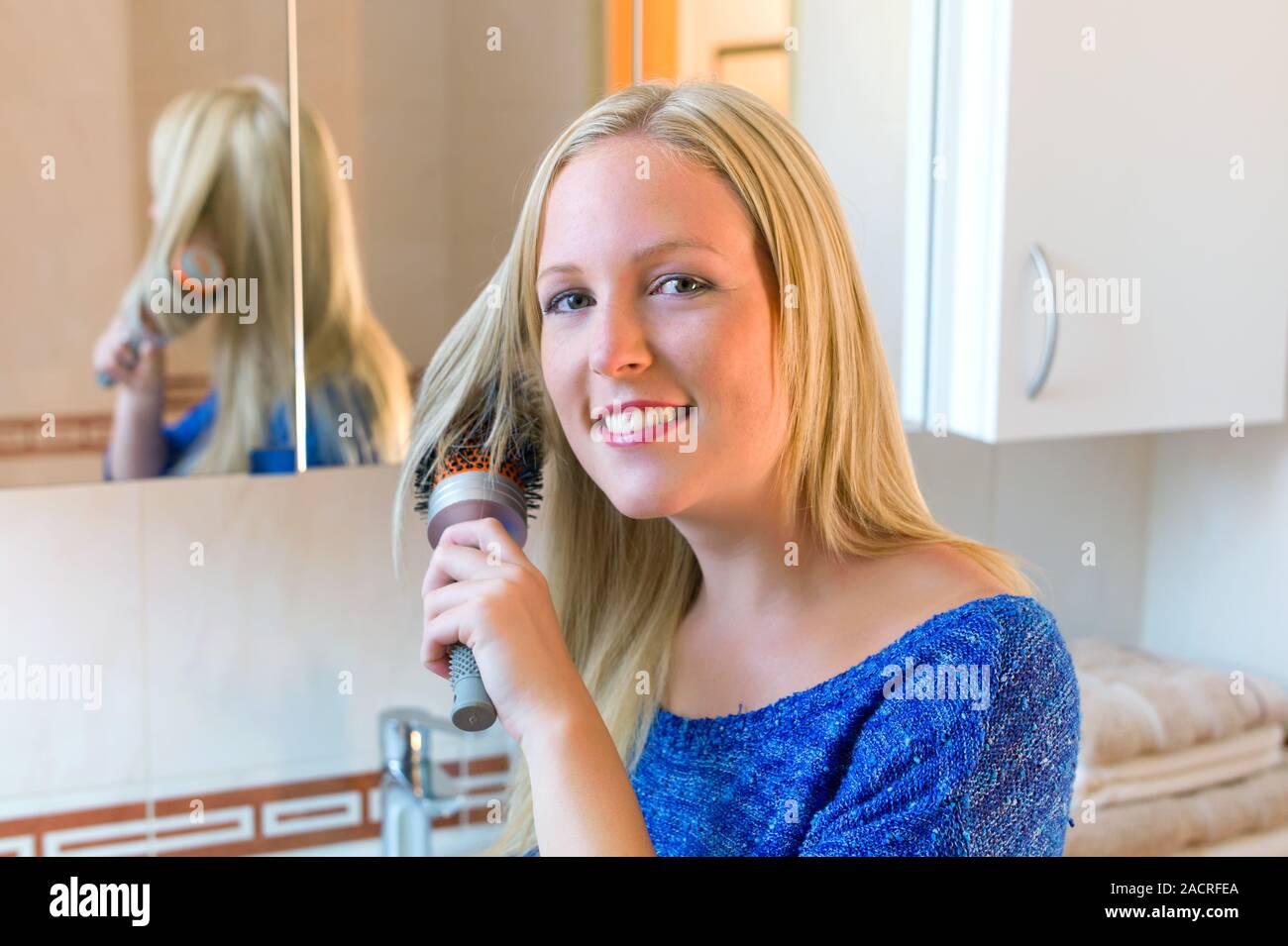 Doing the hair hi-res stock photography and images - Alamy